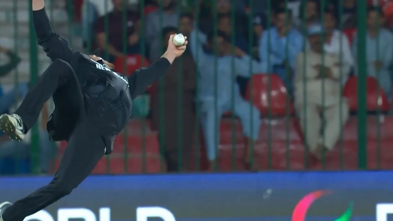 Watch: Glenn Phillips takes stunner to dismiss in-form Mohammad Rizwan
